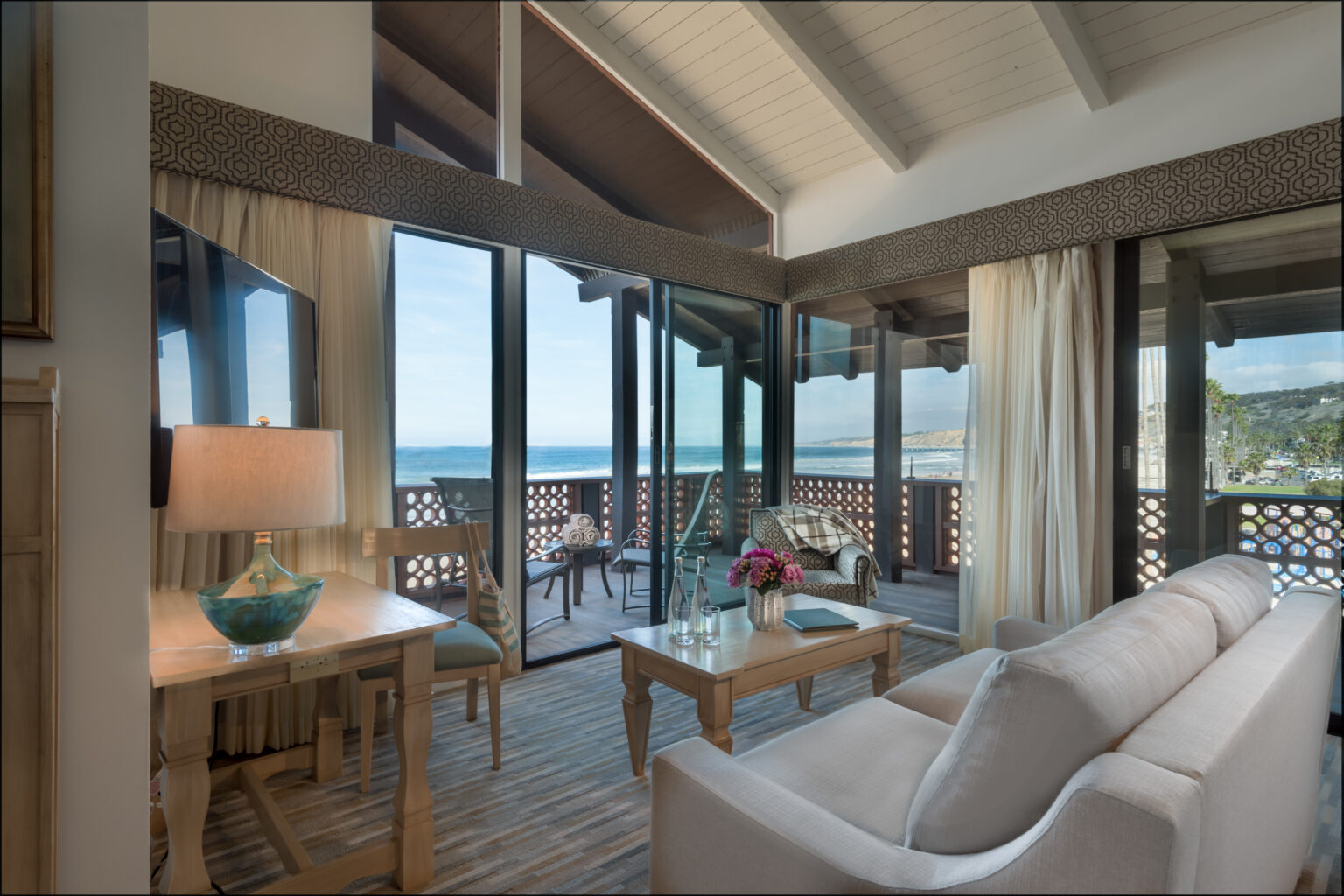 Beachfront Rooms in San Diego | La Jolla Shores Hotel